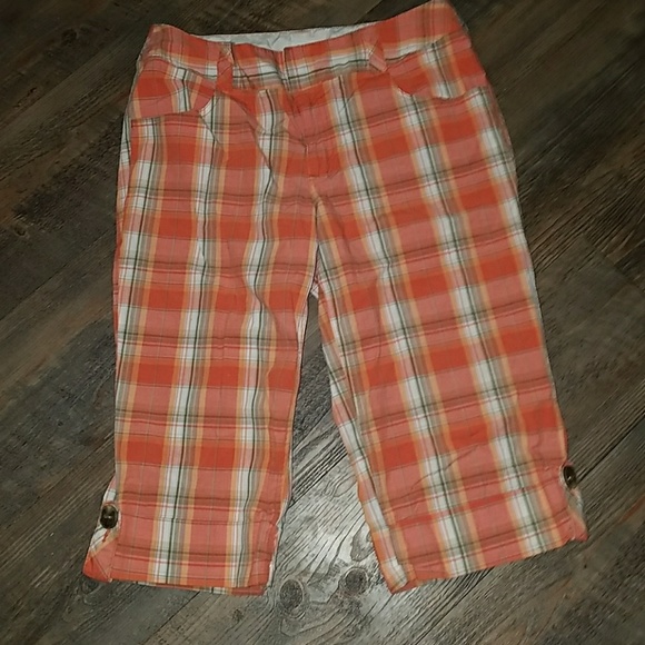 Cato | Pants & Jumpsuits | Cato Coral Plaid Capri Pants Sz 8 Euc | Poshmark